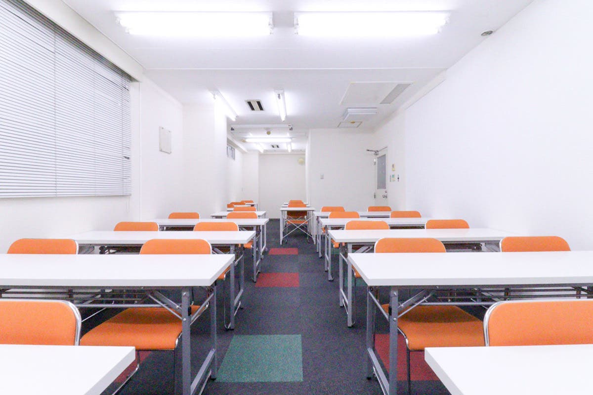 【心斎橋駅7番出口徒歩72秒！25名利用可！】モニター・ホワイトボード・WiFi無料！ふれあい貸し会議室 心斎橋Fの写真5