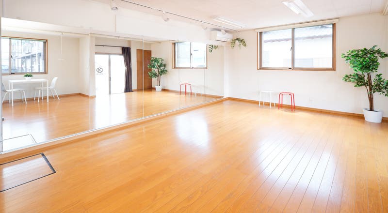 【宇都宮のダンススタジオ】大型ミラー完備丨1時間から利用可丨当日予約OK丨無料駐車場5台完備