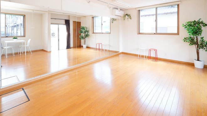 【宇都宮のダンススタジオ】大型ミラー完備丨1時間から利用可丨当日予約OK丨無料駐車場5台完備の写真1