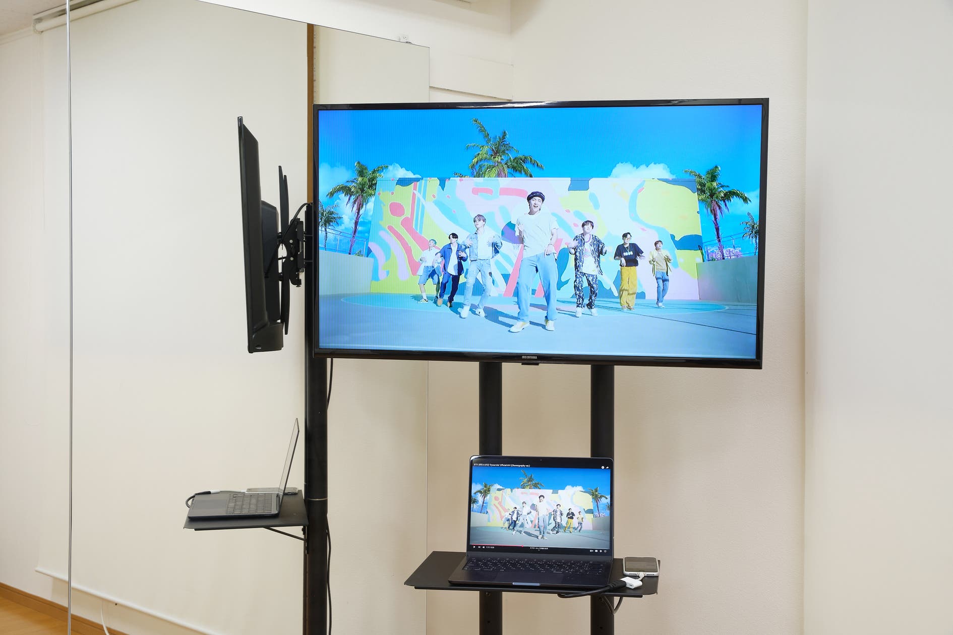 【無料】大型モニターの画像1