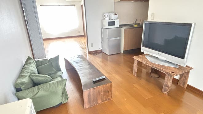 閑静な住宅街にあるマンションの一室の写真1