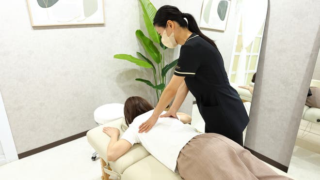 OPEN🎉】ベッド2台設置|博多駅より徒歩5分の個室|1人利用・複数人の体験会など使用◎|西海岸の風とアジアのぬくもりある空間の写真5