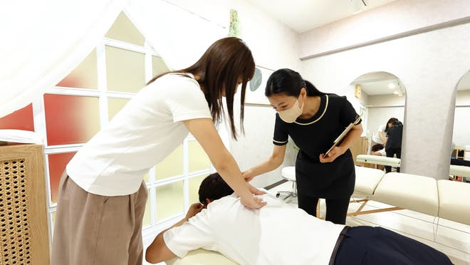 OPEN🎉】ベッド2台設置|博多駅より徒歩5分の個室|1人利用・複数人の体験会など使用◎|西海岸の風とアジアのぬくもりある空間の写真8