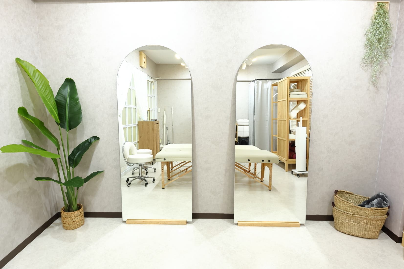 OPEN🎉】ベッド2台設置｜博多駅より徒歩5分の個室｜1人利用・複数人の体験会など使用◎｜西海岸の風とアジアのぬくもりある空間の写真15