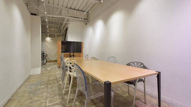 倉庫を1棟リノベーションしたギャラリースタジオ STUDIO SOIL Bの写真1