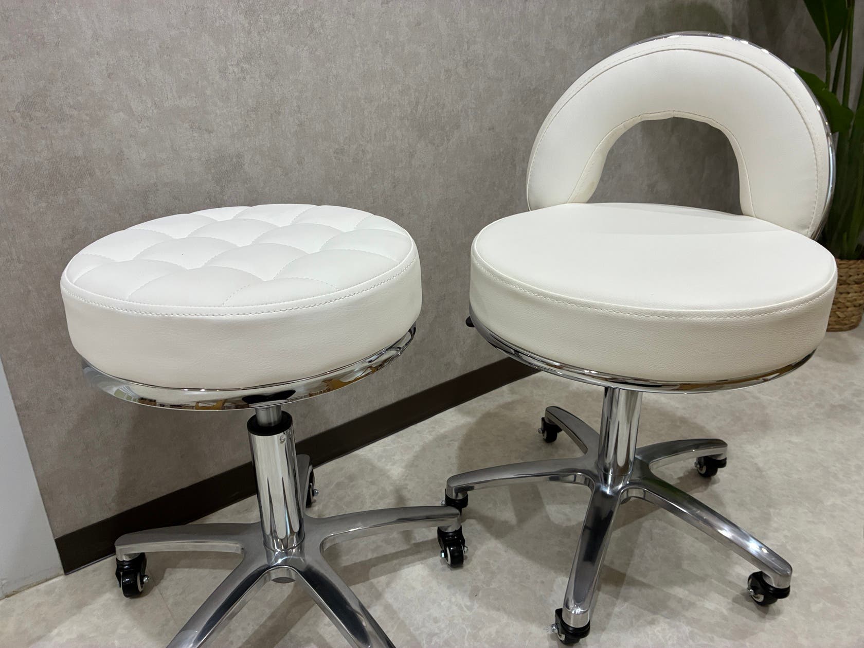 OPEN🎉】ベッド2台設置｜博多駅より徒歩5分の個室｜1人利用・複数人の体験会など使用◎｜西海岸の風とアジアのぬくもりある空間の写真12