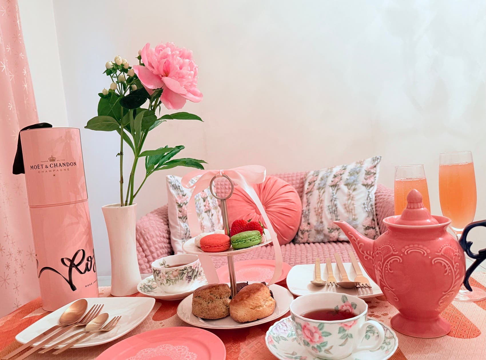 ✨NEWオープン✨🎀新宿御苑前徒歩6分🚶‍♀️ピンク×ホワイト🌸女子会・推し活💖占い🔮ネイル💅撮影OK📸個別楽屋としても🕊️の写真12