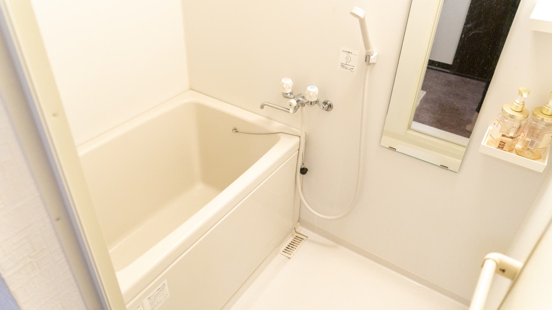 シャワー＆お風呂（シャンプー/リンス/ボディソープ/ドライヤー付き）の画像1