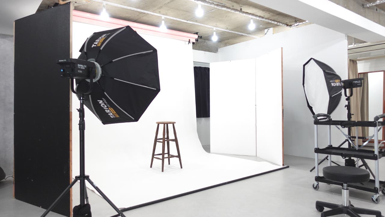 【御徒町６分】✨ウィンターキャンペーン✨２面採光｜コンクリ床＋白壁＋アーチ｜撮影機材＋背景紙無料【アパレル｜化粧品｜物撮り 】の写真5