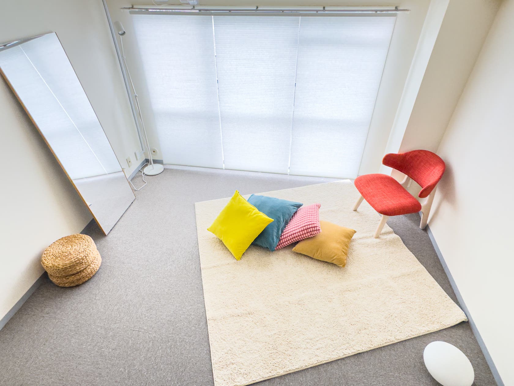 ⭕️価格改定⭕️🎉５時間パックが超お得✨新宿三丁目・四ツ谷１駅🌿穏やか｜丸テーブル・ラグ｜パーティ・ワーク・ゲーム・推し活の写真5