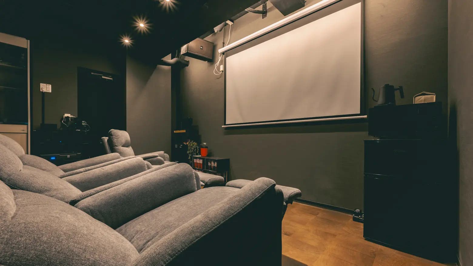 440_CINEMA-X／BASE池袋 🎬歓送迎会🎊ゴミ無料OK🗑️映画鑑賞🎞シアター📽デートボドゲの写真3