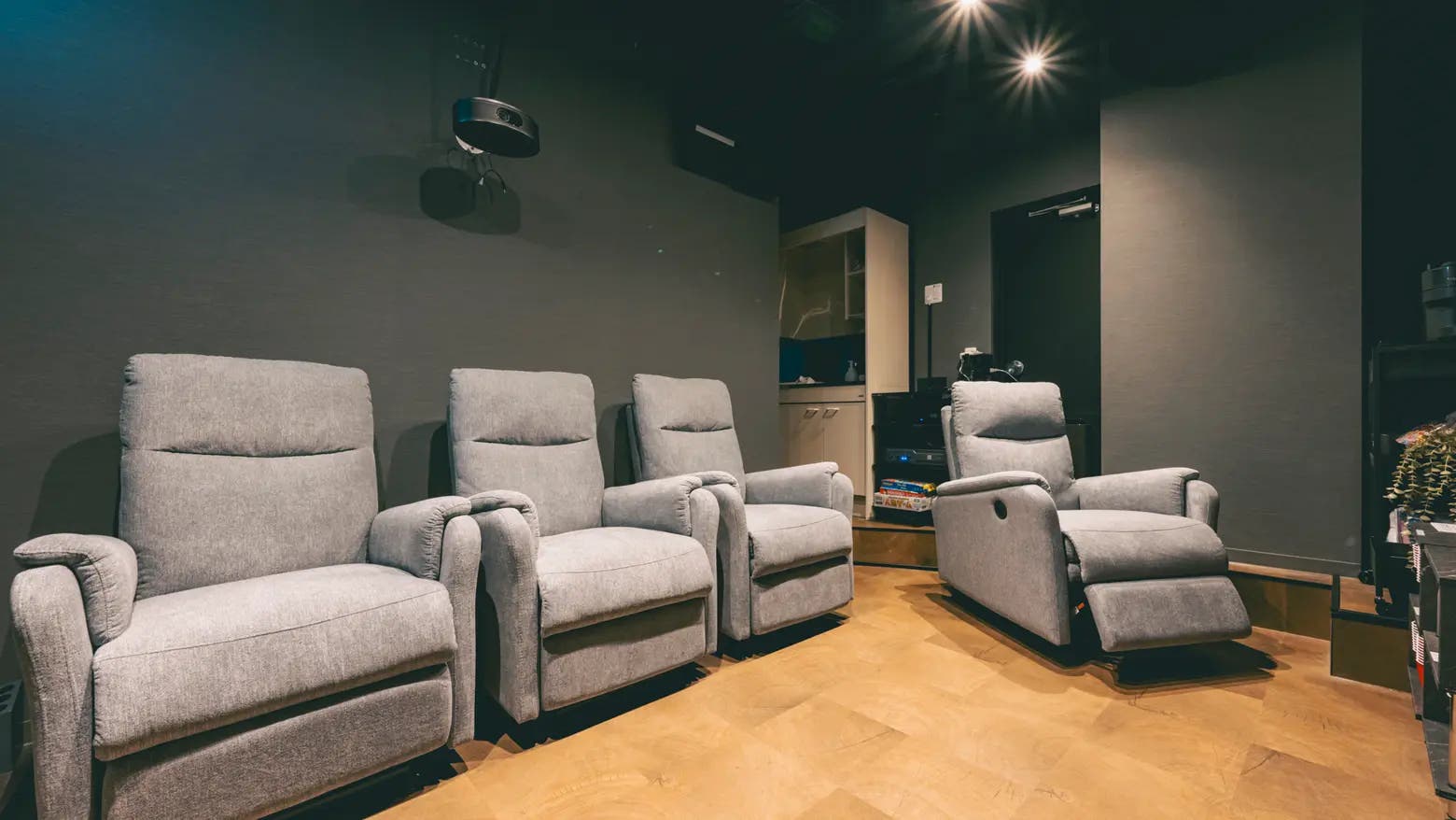 440_CINEMA-X／BASE池袋 🎬歓送迎会🎊ゴミ無料OK🗑️映画鑑賞🎞シアター📽デートボドゲの写真13