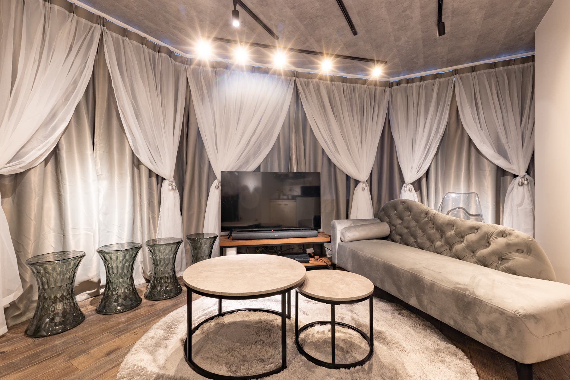 【🎄クリスマス＆忘年会🎅】東梅田駅 徒歩3分！⭐️高級ソファで贅沢な時間を…⭐️最高級パーティールームの写真7