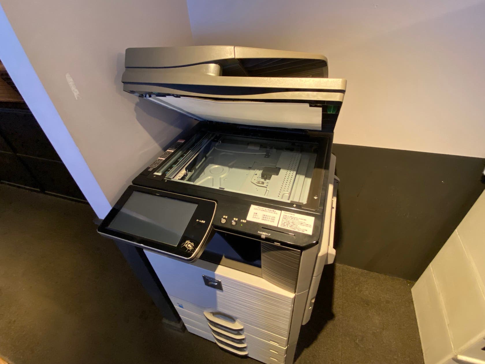 【1～4名BOX席】神保町駅徒歩1分！受付スタッフ常駐/モニター/Wi-Fiフリードリンク/充電器/テレワークやWeb会議に最適の写真16