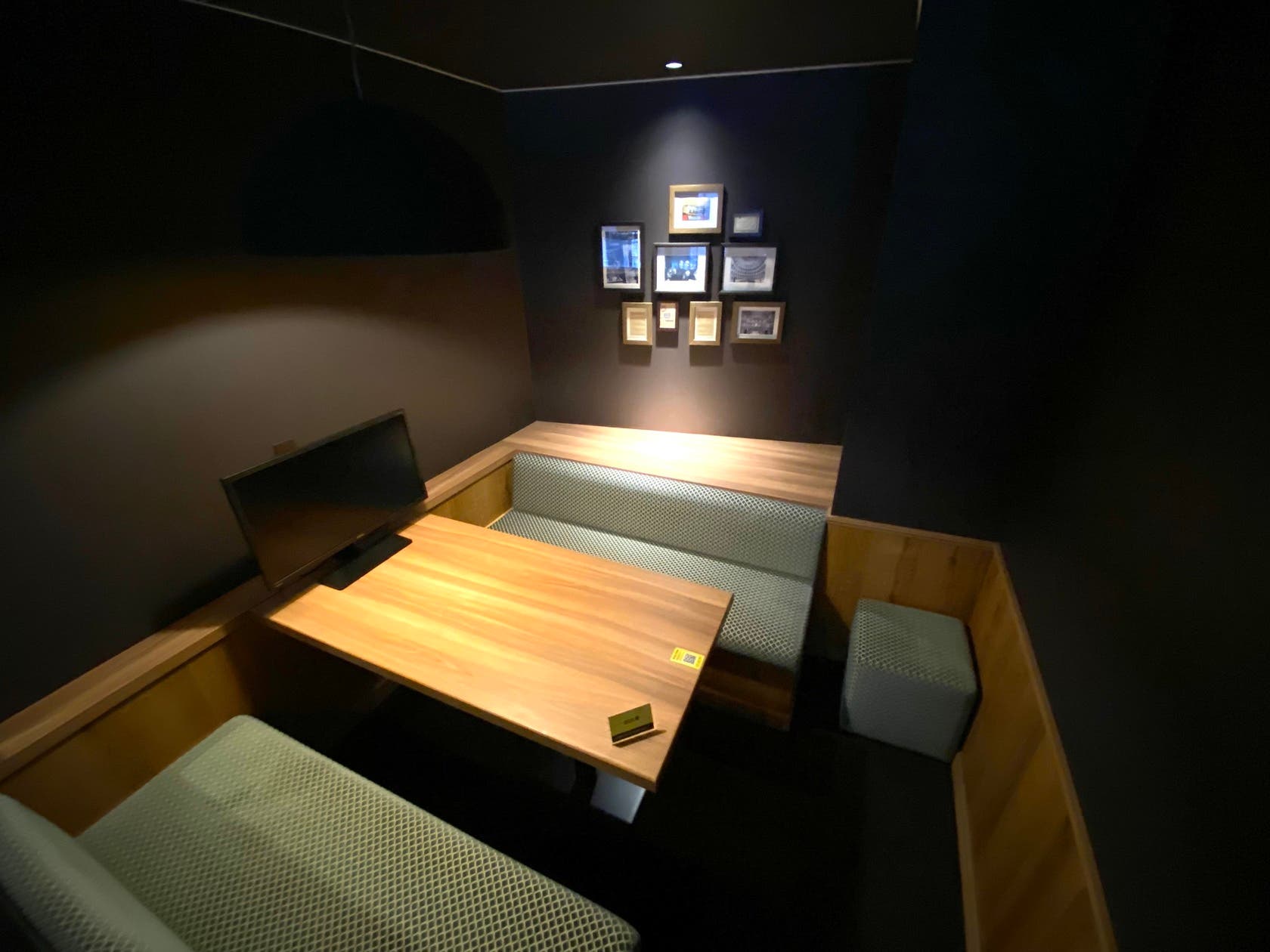 【1～4名BOX席】神保町駅徒歩1分！受付スタッフ常駐/モニター/Wi-Fiフリードリンク/充電器/テレワークやWeb会議に最適の写真4