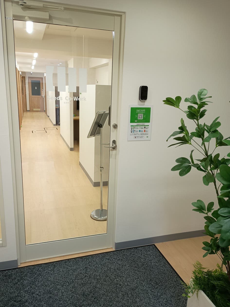 【Seeds Co-work 広島駅前】6名会議室A モニター・フリードリンク付きの写真3