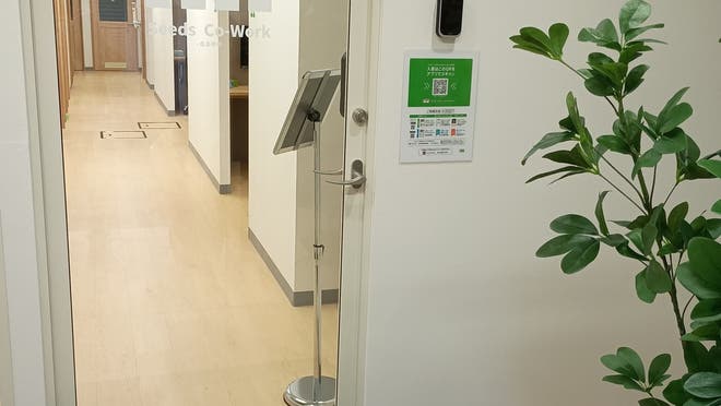 【Seeds Co-work 広島駅前】6名会議室A モニター・フリードリンク付きの写真3