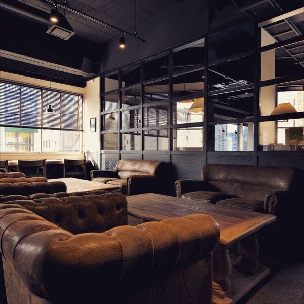 【1～4ソファ席】神保町駅徒歩1分/有人受付/デザイナーズ/電源Wi-Fi完備で商談やWeb会議に最適の写真2