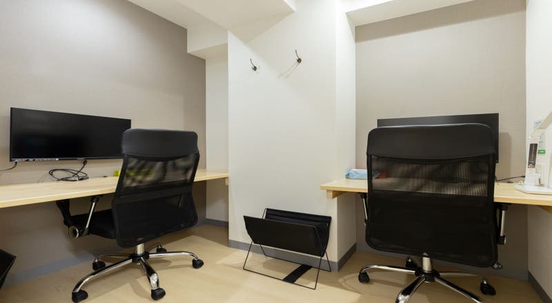 【Seeds Co-work 広島駅前】2名用完全個室④ モニター・フリードリンク付き