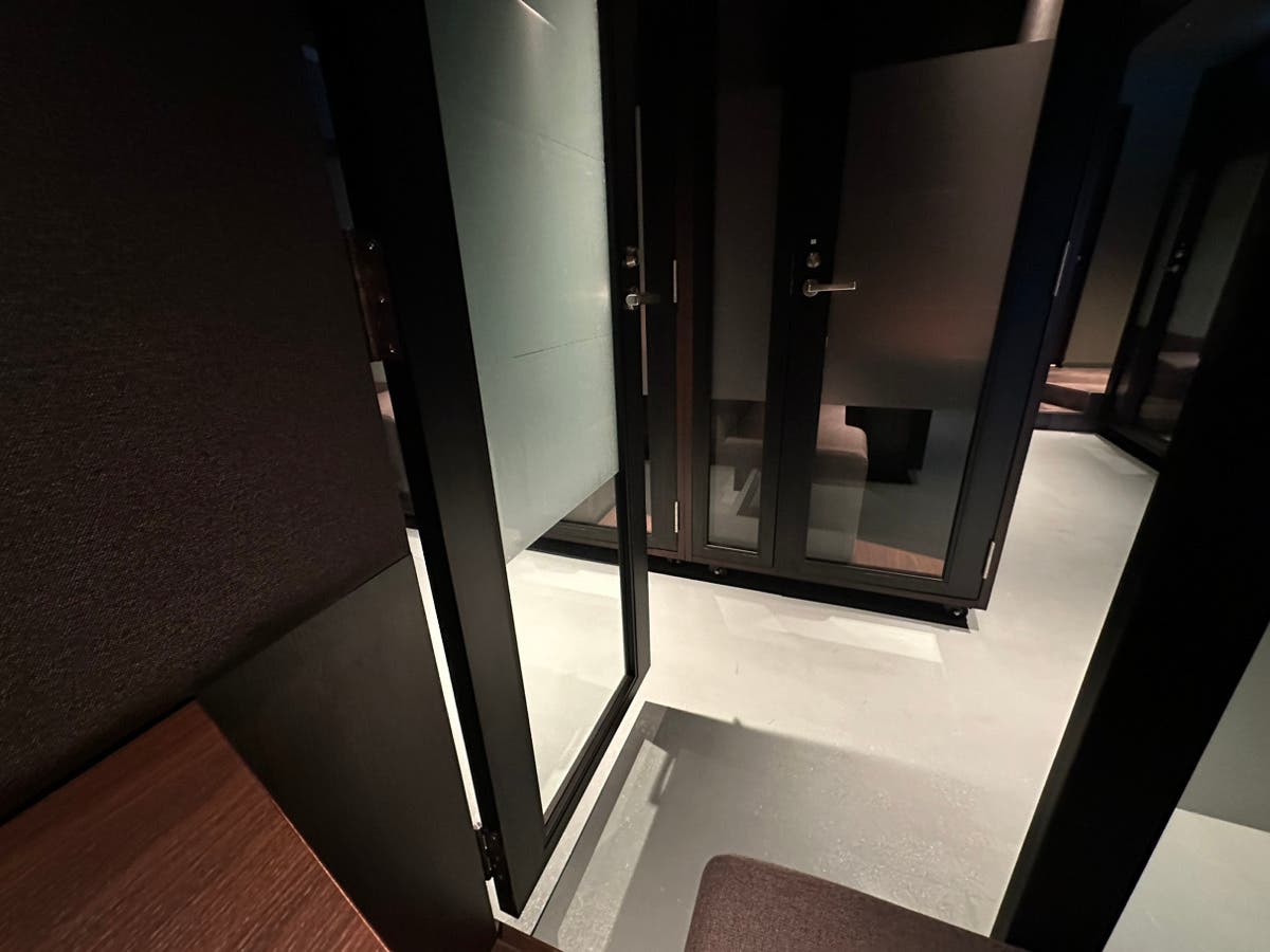 【1名個室ブース】八王子駅徒歩3分/受付スタッフ常駐で安心サポート◎/電源Wi-Fiフリードリンク完備/商談勉強会Web会議の写真6