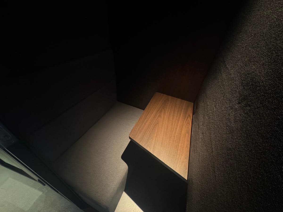 【1名個室ブース】八王子駅徒歩3分/受付スタッフ常駐で安心サポート◎/電源Wi-Fiフリードリンク完備/商談勉強会Web会議の写真3