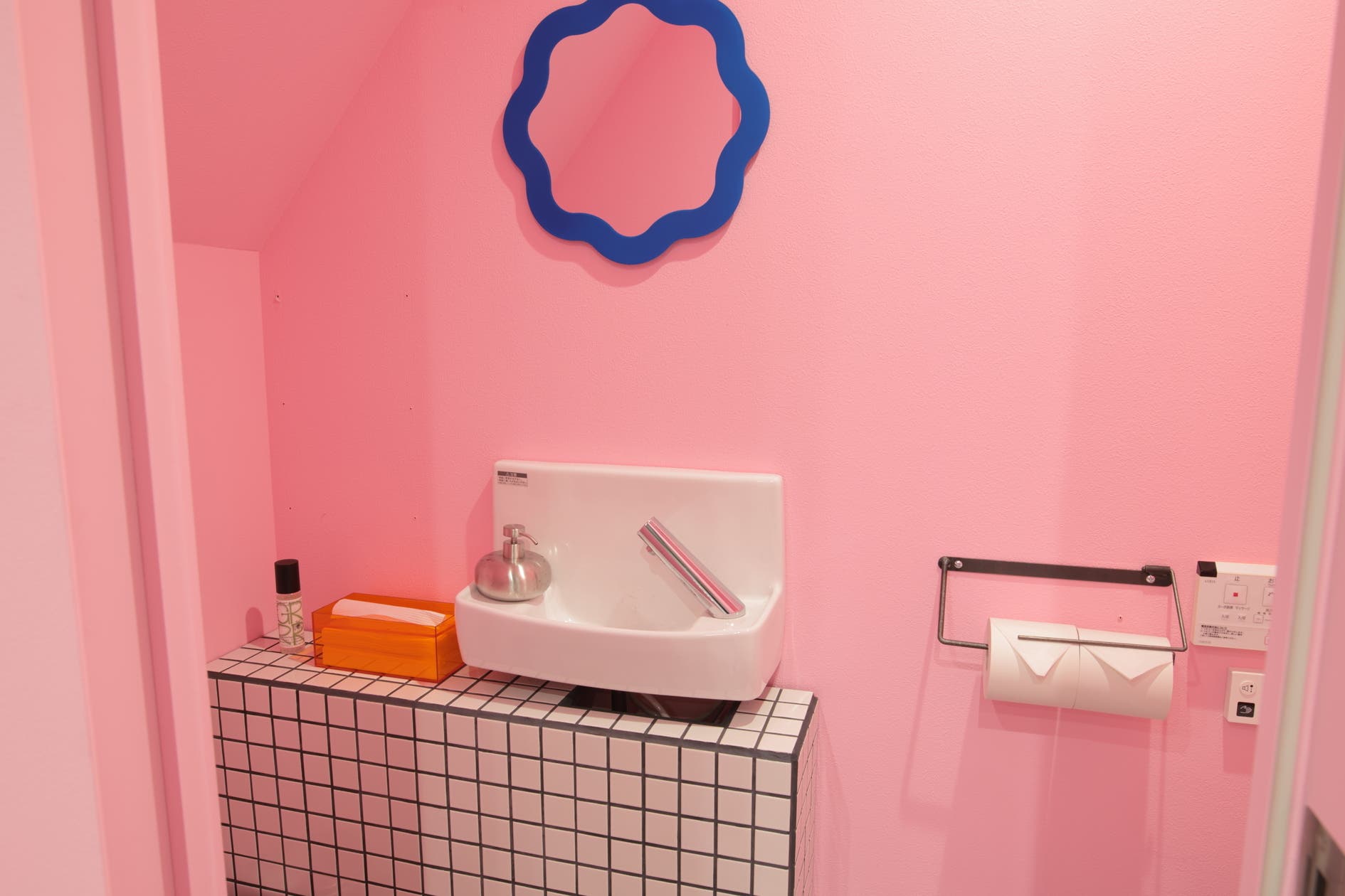 【西元町駅徒歩3分/1階】完全個室！3色の背景×韓国っぽ空間/衣装＆アイテム使い放題/オプション料金なし！の写真3