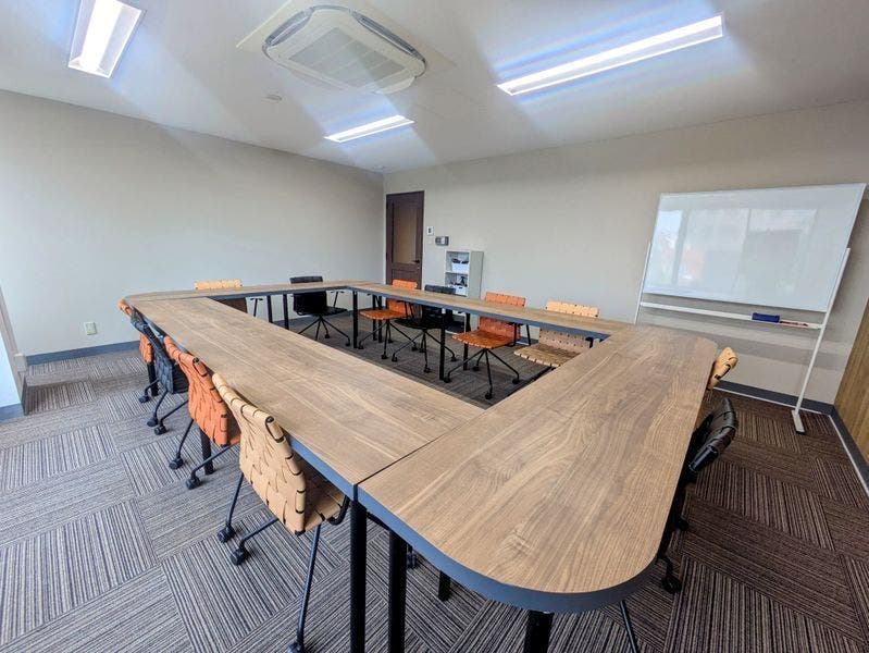 広瀬通【5階5-1会議室】最大12名   Wi-Fi・TVモニター・プロジェクター完備／WEB会議・研修・応接にも／飲食OKの写真7