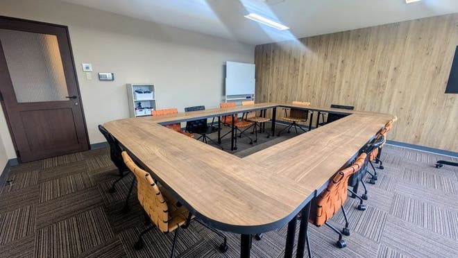 広瀬通【5階5-1会議室】最大12名 Wi-Fi・TVモニター・プロジェクター完備/WEB会議・研修・応接にも/飲食OKの写真5