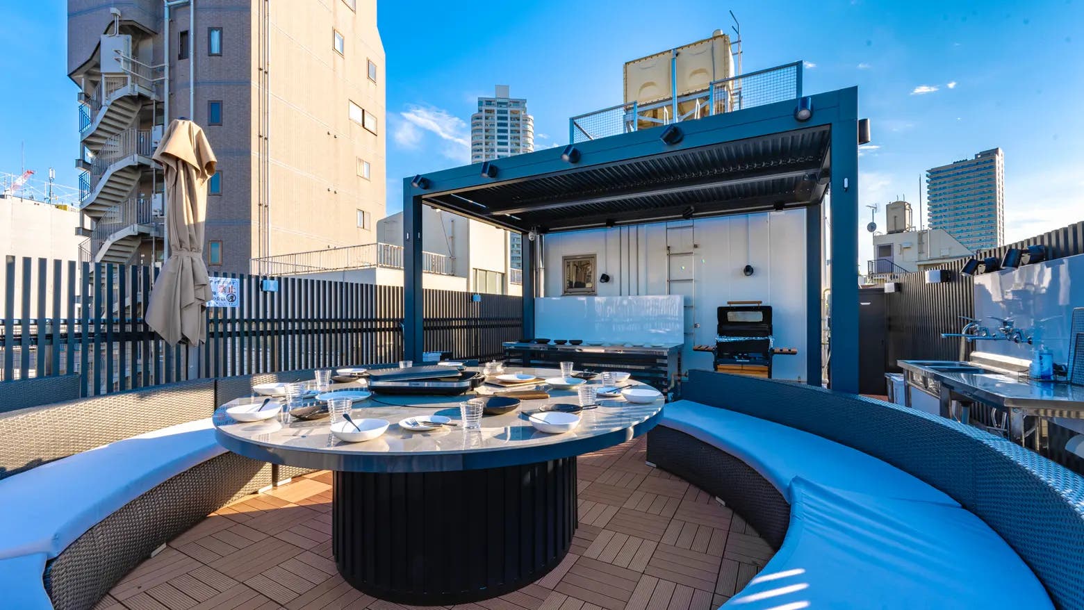 554_TERRACE-X／BASE池袋😍✨🍖歓送迎会🎊池袋徒歩10分🚶高級感✨あふれる屋上で大人BBQ🌞🔥の写真5