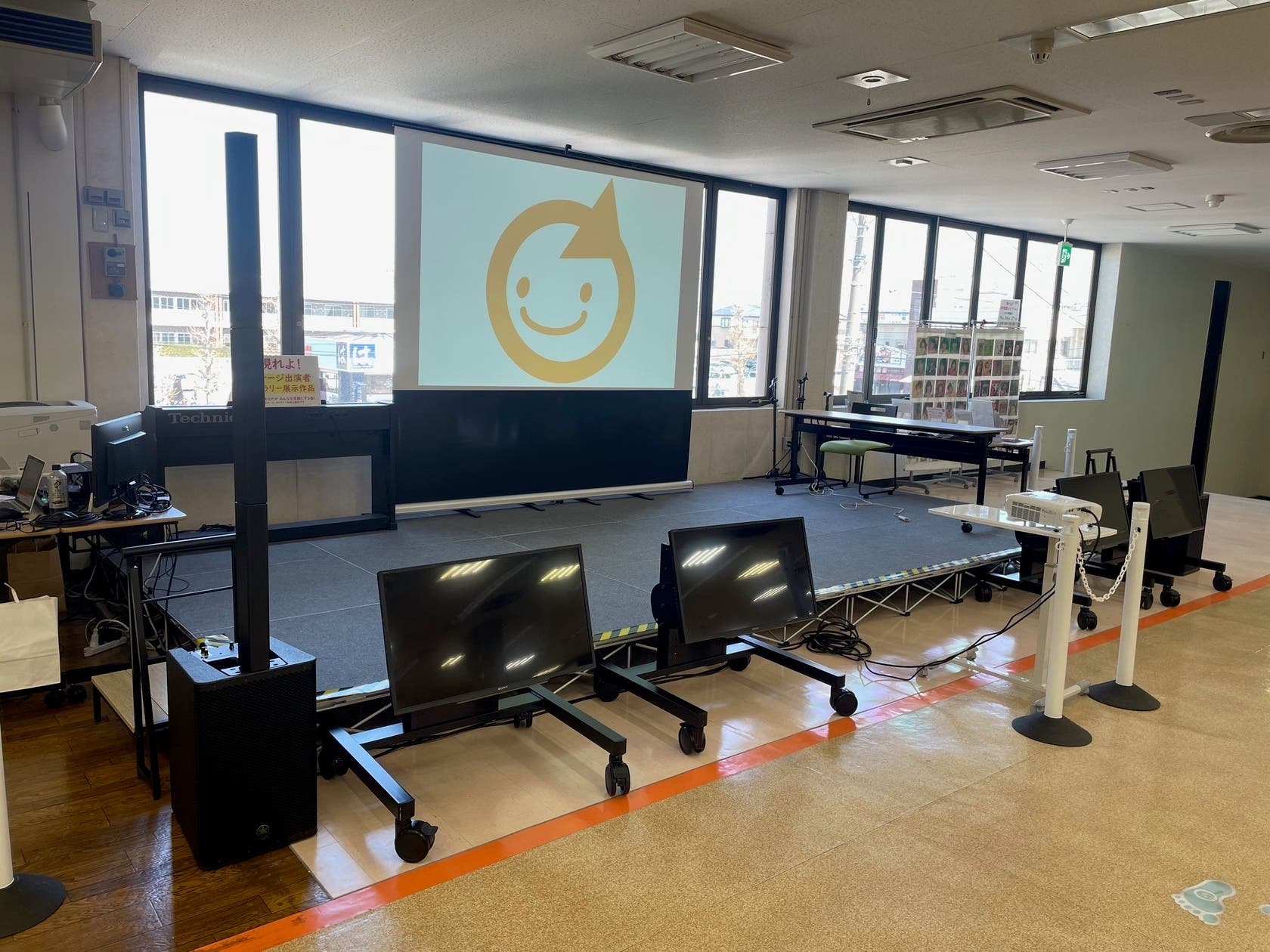 イベントステージ付き ワンフロア約700平米の多目的スペースの写真4