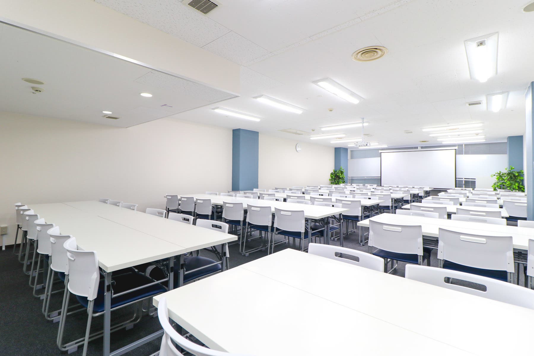 【梅田駅地下直結！大阪駅前第２ビル！108名！】プロジェクター・ホワイトボード・WiFi無料！ふれあい貸し会議室 梅田No141の写真8