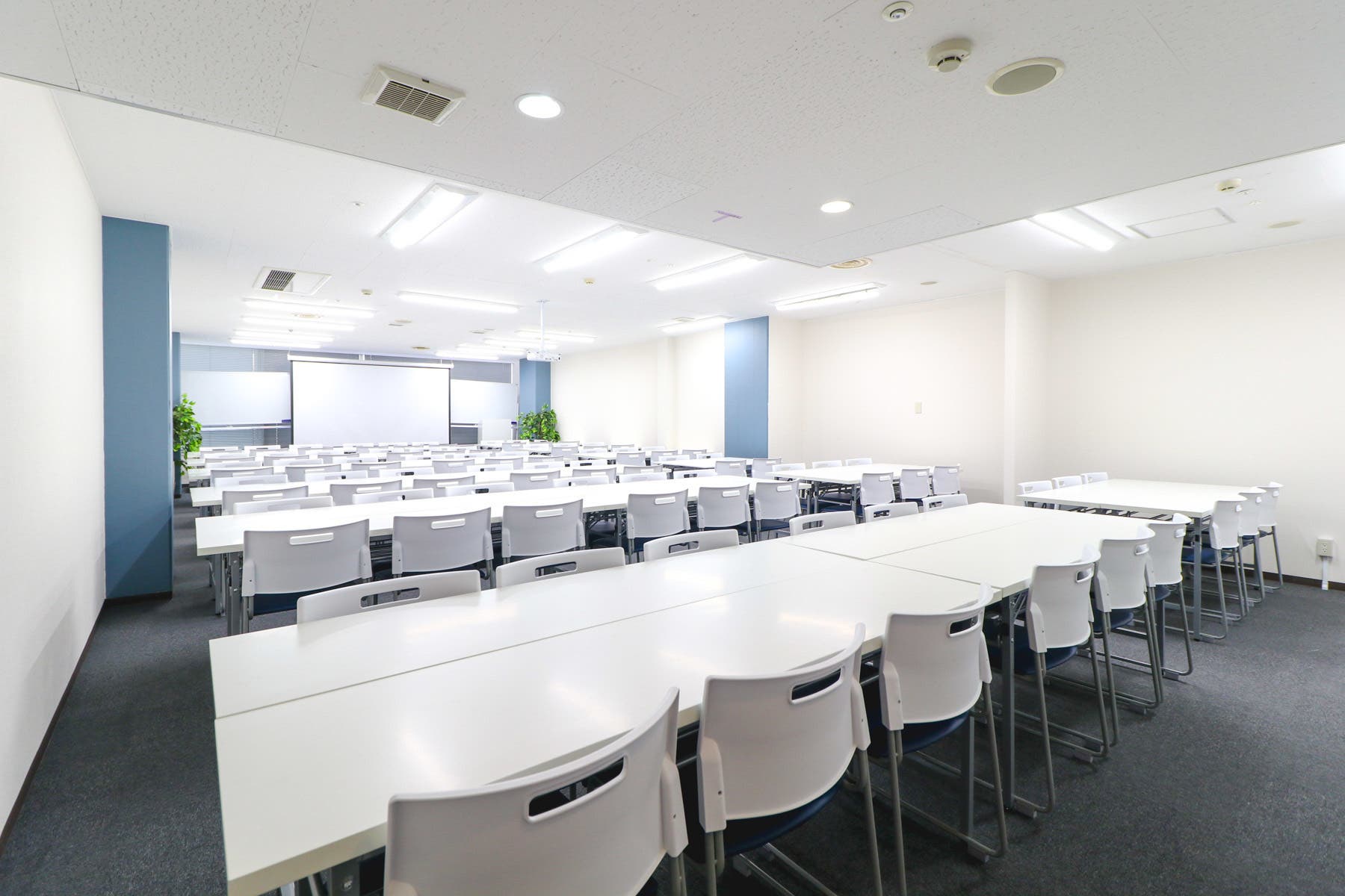 【梅田駅地下直結！大阪駅前第２ビル！108名！】プロジェクター・ホワイトボード・WiFi無料！ふれあい貸し会議室 梅田No141の写真9