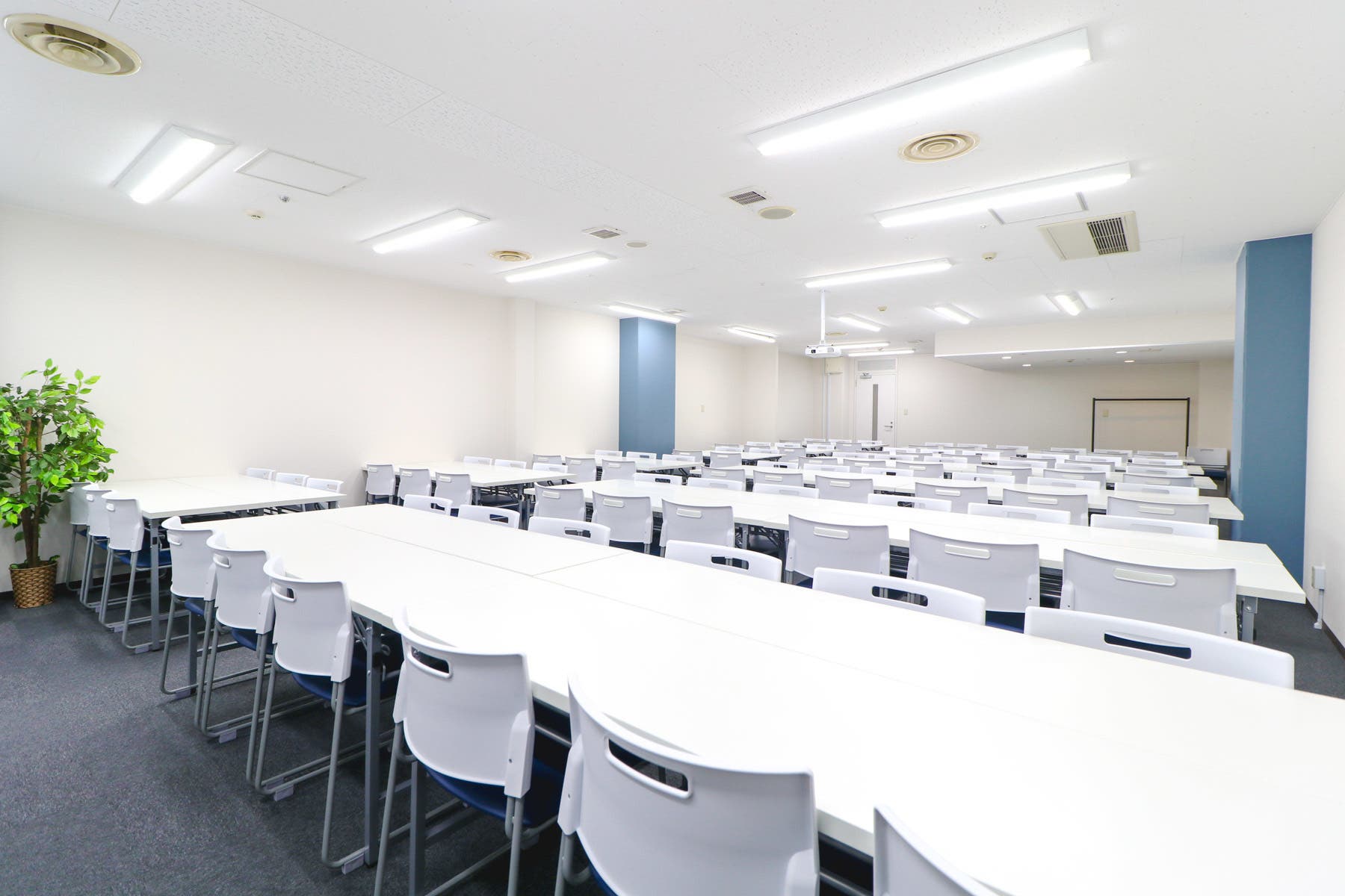 【梅田駅地下直結！大阪駅前第２ビル！108名！】プロジェクター・ホワイトボード・WiFi無料！ふれあい貸し会議室 梅田No141の写真10