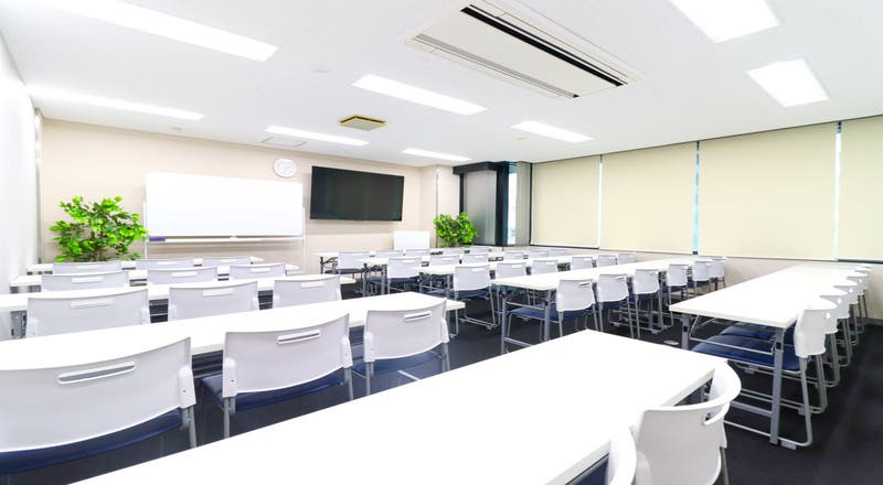 【なんば駅31番出口徒歩1分！44名】超大型モニター・10Gbps光回線・WiFi全て無料！ふれあい貸し会議室 なんばNo139