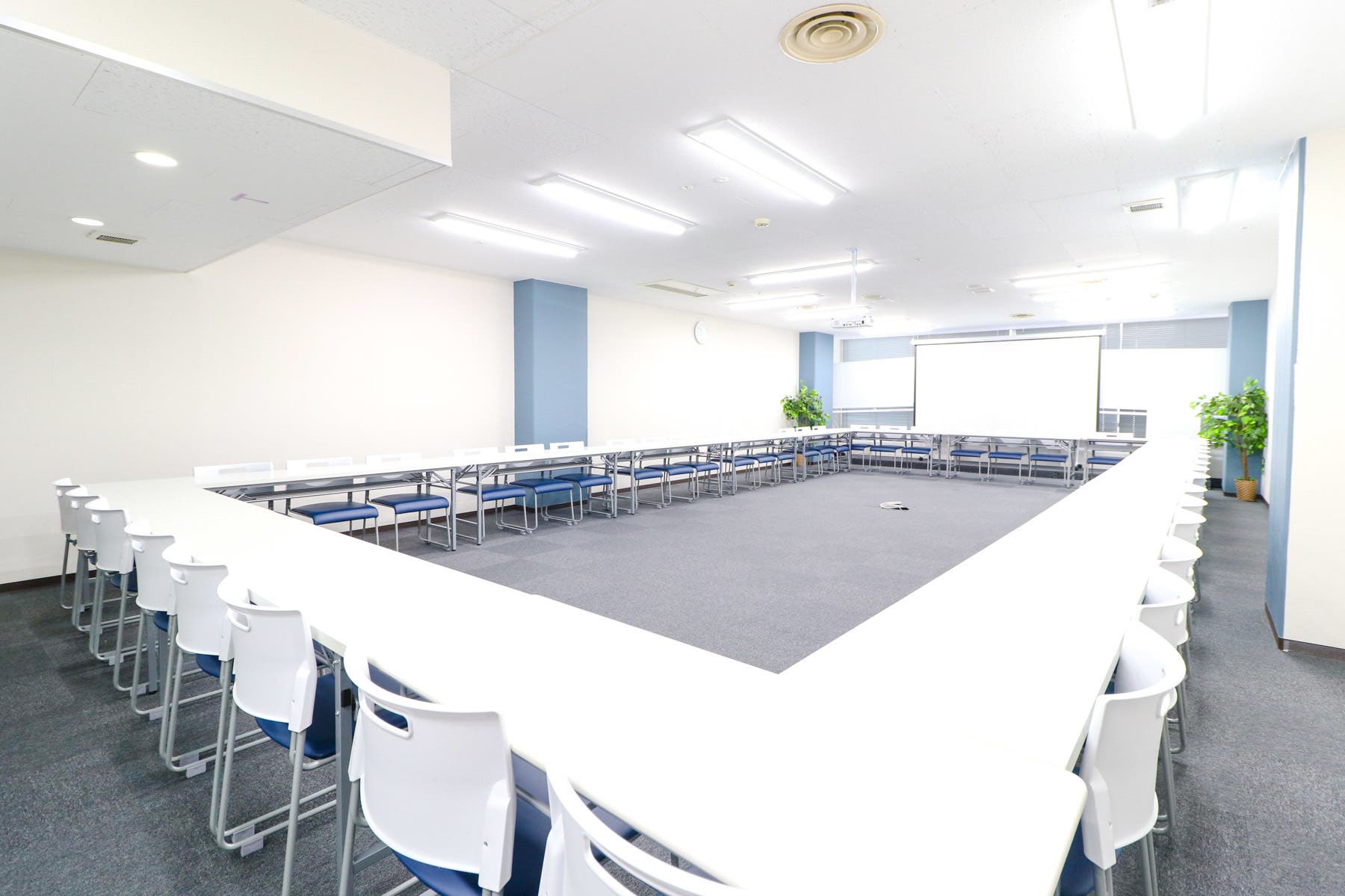 【梅田駅地下直結！大阪駅前第２ビル！108名！】プロジェクター・ホワイトボード・WiFi無料！ふれあい貸し会議室 梅田No141の写真13