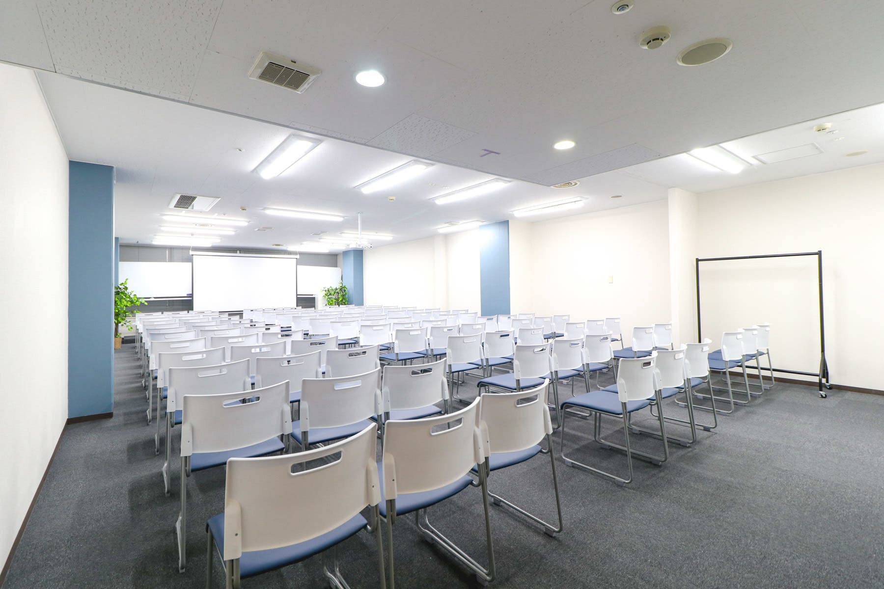 【梅田駅地下直結！大阪駅前第２ビル！108名！】プロジェクター・ホワイトボード・WiFi無料！ふれあい貸し会議室 梅田No141の写真19