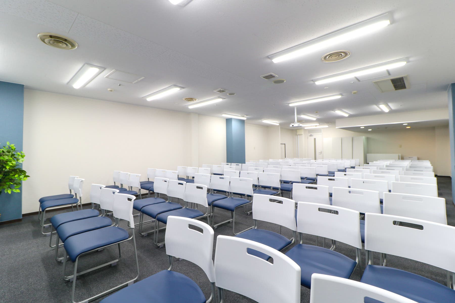 【梅田駅地下直結！大阪駅前第２ビル！108名！】プロジェクター・ホワイトボード・WiFi無料！ふれあい貸し会議室 梅田No141の写真20