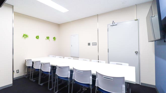 【なんば駅31番出口徒歩1分!12名】50型モニター・10Gbps光回線・WiFi全て無料!ふれあい貸し会議室 なんばNo140の写真4