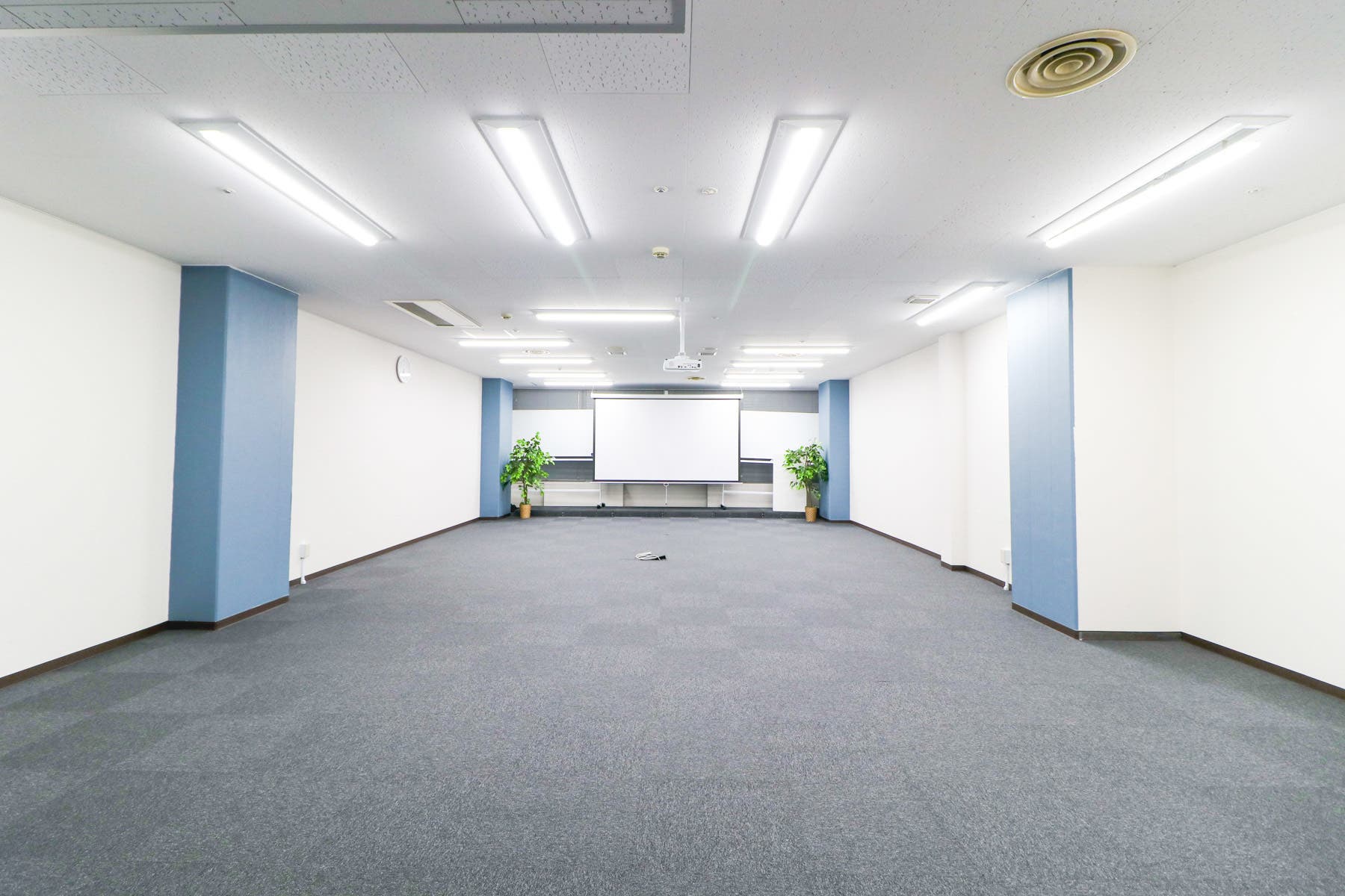 【梅田駅地下直結！大阪駅前第２ビル！108名！】プロジェクター・ホワイトボード・WiFi無料！ふれあい貸し会議室 梅田No141の写真22