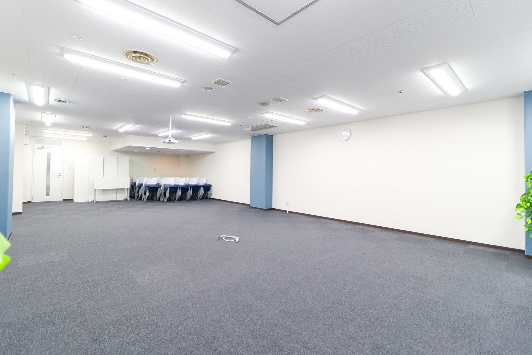 【梅田駅地下直結！大阪駅前第２ビル！108名！】プロジェクター・ホワイトボード・WiFi無料！ふれあい貸し会議室 梅田No141の写真24