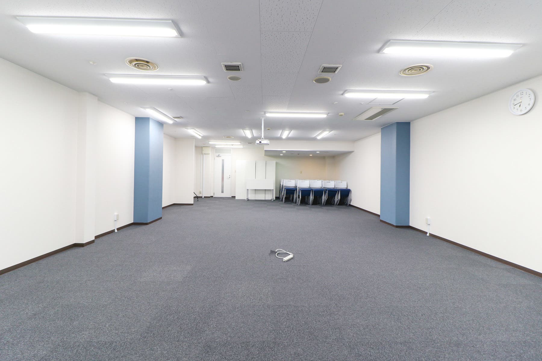 【梅田駅地下直結！大阪駅前第２ビル！108名！】プロジェクター・ホワイトボード・WiFi無料！ふれあい貸し会議室 梅田No141の写真25