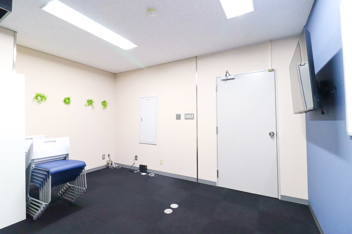 【なんば駅31番出口徒歩1分！12名】50型モニター・10Gbps光回線・WiFi全て無料！ふれあい貸し会議室 なんばNo140の写真9