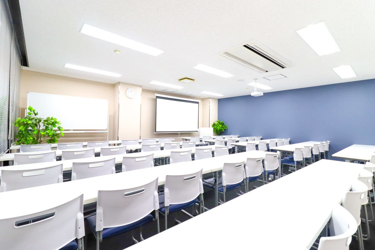 【なんば駅31番出口徒歩1分！56名】プロジェクター・10Gbps光回線・WiFi全て無料！ふれあい貸し会議室 なんばNo138の写真1
