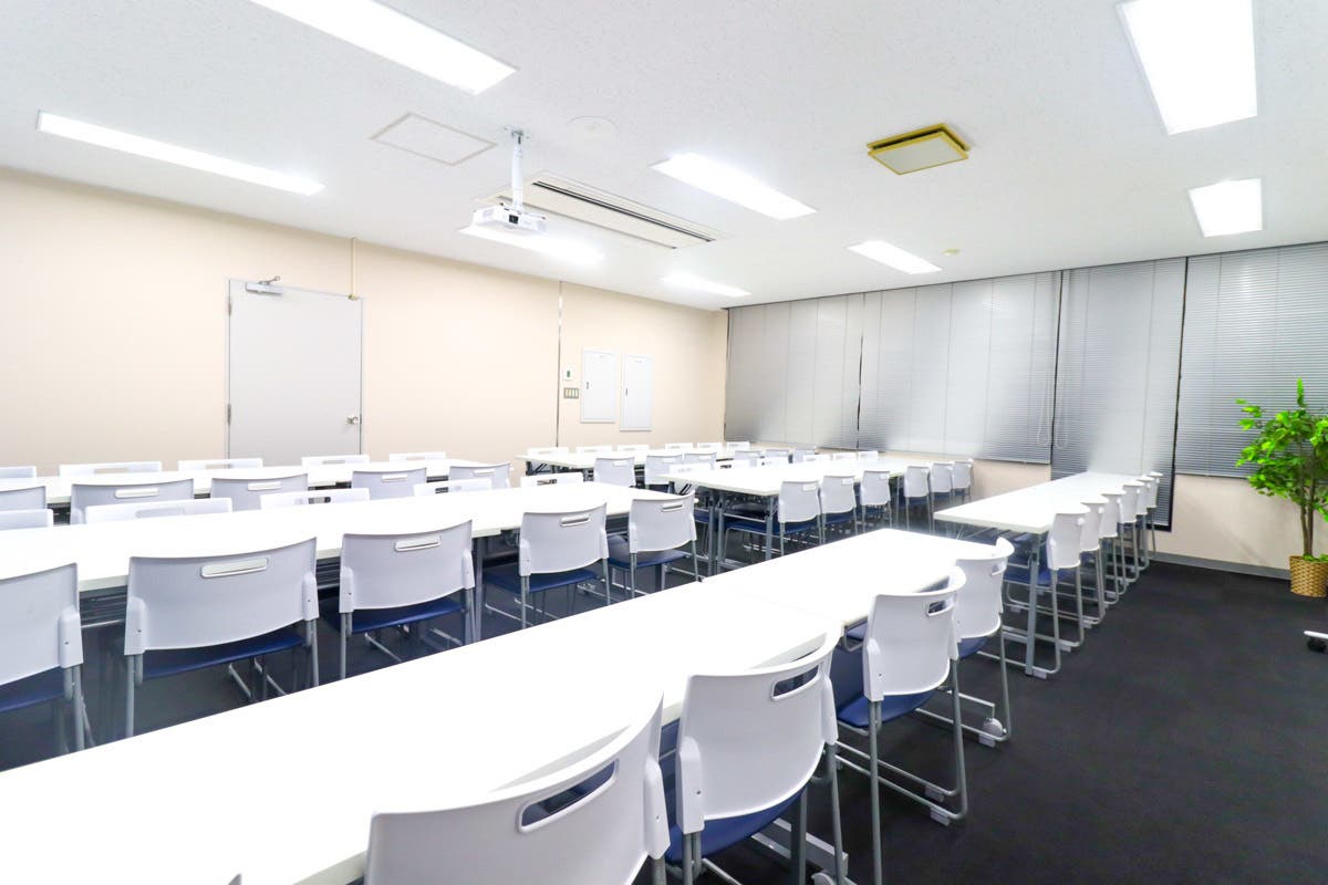 【なんば駅31番出口徒歩1分！56名】プロジェクター・10Gbps光回線・WiFi全て無料！ふれあい貸し会議室 なんばNo138の写真9