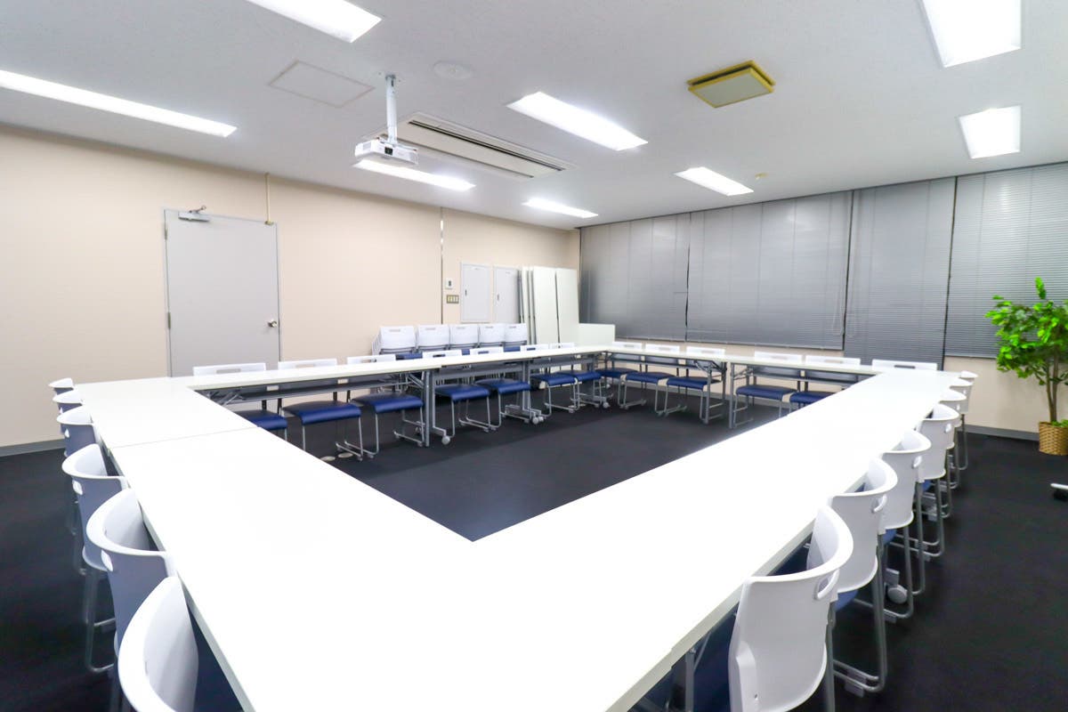 【なんば駅31番出口徒歩1分！56名】プロジェクター・10Gbps光回線・WiFi全て無料！ふれあい貸し会議室 なんばNo138の写真15