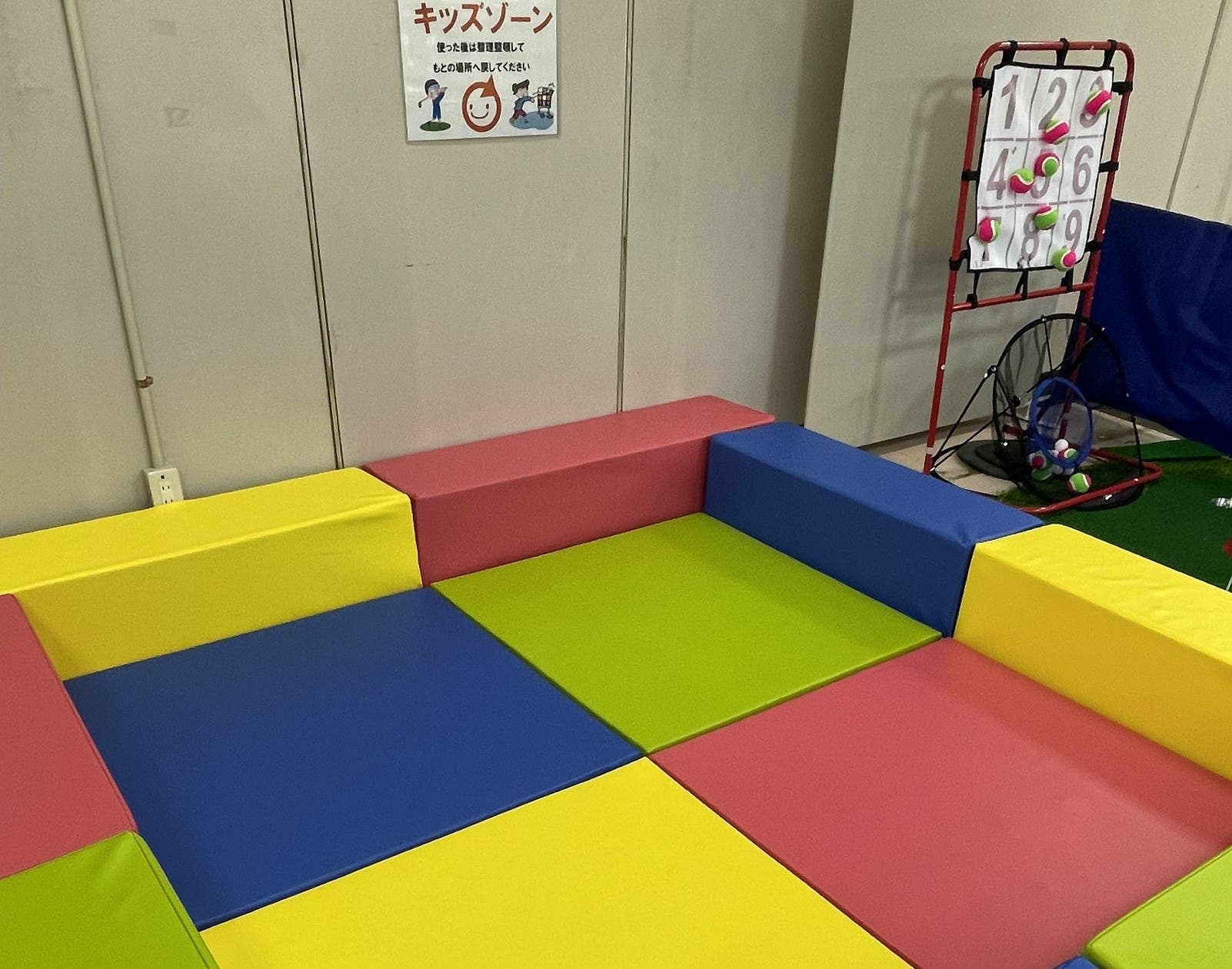 イベントステージ付き ワンフロア約700平米の多目的スペースの写真15