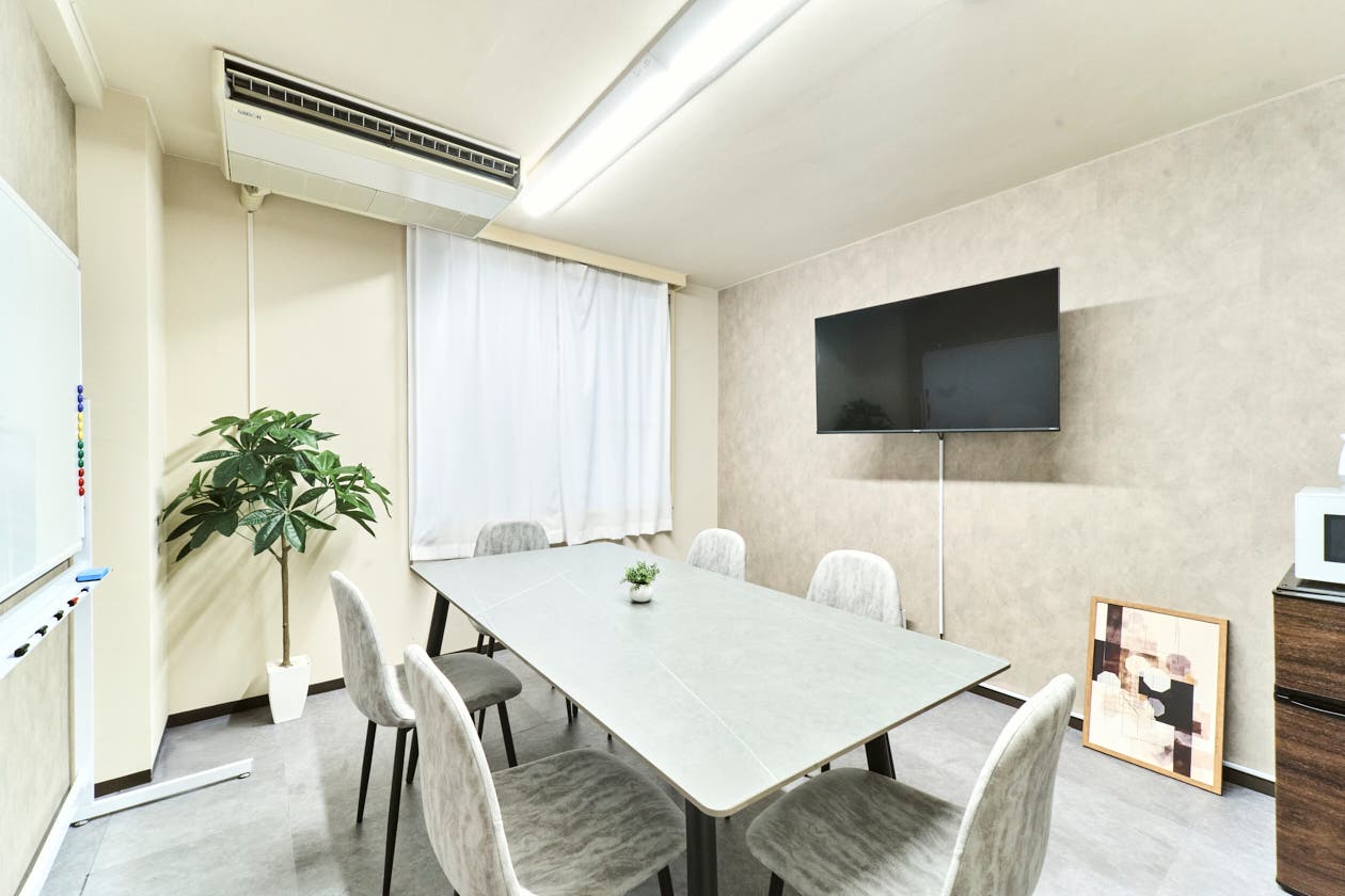 半額キャンペーン‼️✨貸し会議室 駅近✨会議💻打ち上げ🍺Wi-Fi完備💻ミーティング🧑‍💻在宅ワーク🏠の写真2