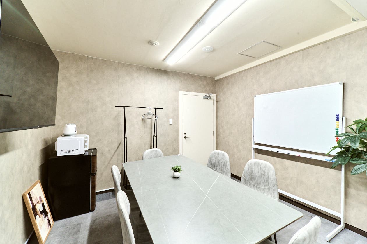 半額キャンペーン‼️✨貸し会議室 駅近✨会議💻打ち上げ🍺Wi-Fi完備💻ミーティング🧑‍💻在宅ワーク🏠の写真3