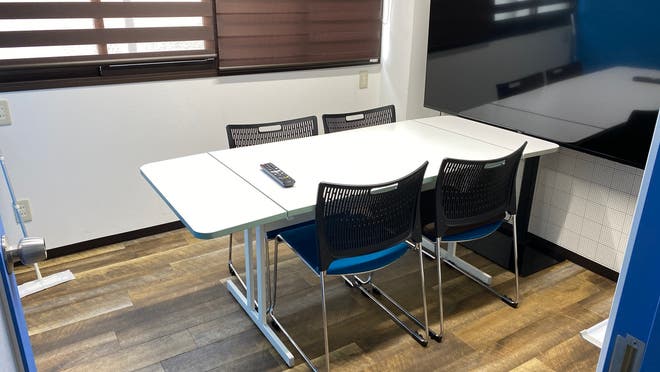 【青い扉の部屋】仙台駅からすぐ 勉強.研修.自習。静かな空間でお話の写真1