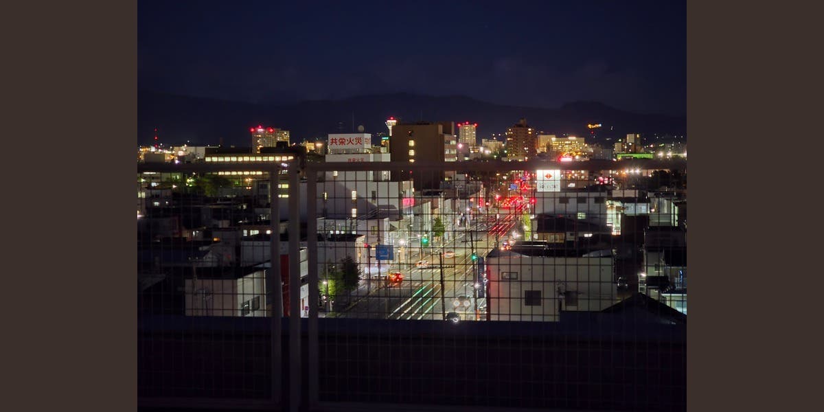 はこプレイス【屋上】空が背景、函館の街、函館山が背景になる屋上スペースの写真5
